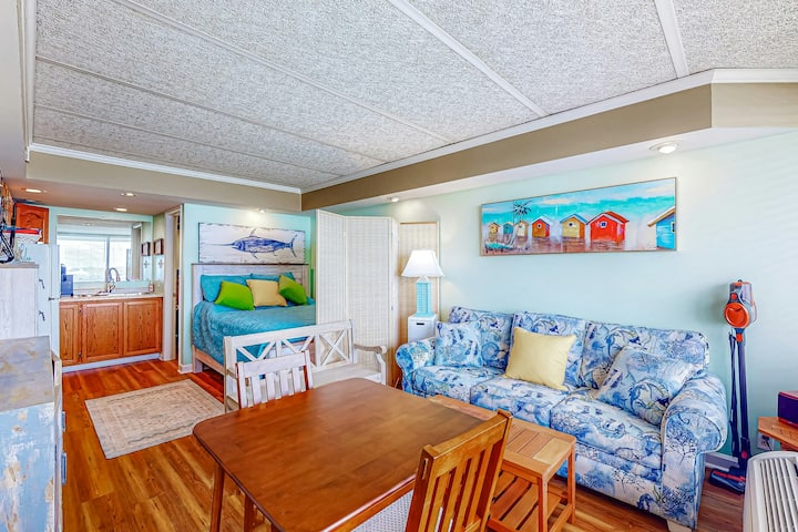 Colorful Studio Near The Ocean With Pool And Wifi - Atlantic Beach, NC