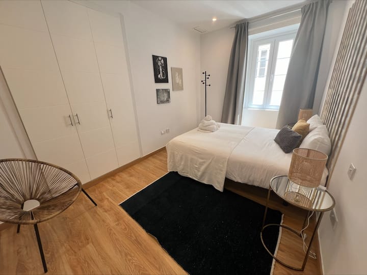 2-br Gem In Gibraltar's Heart! - Gibraltar