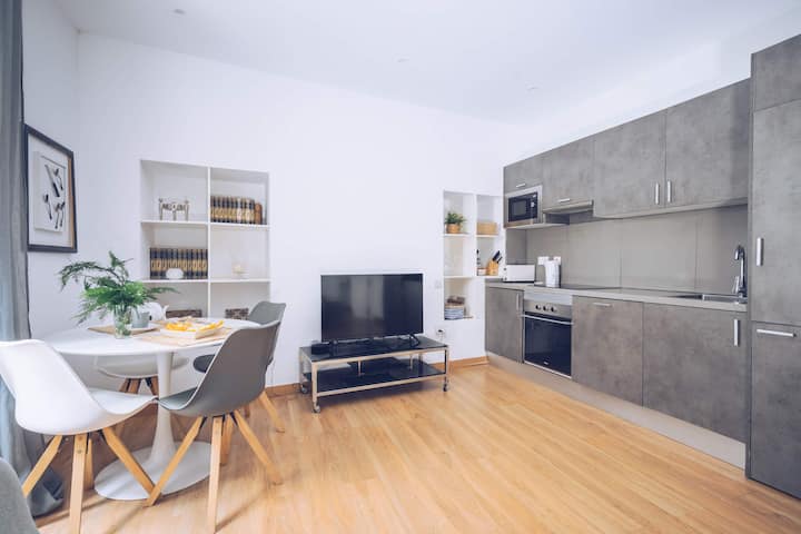 2-br Gem In Gibraltar's Heart! - Gibraltar