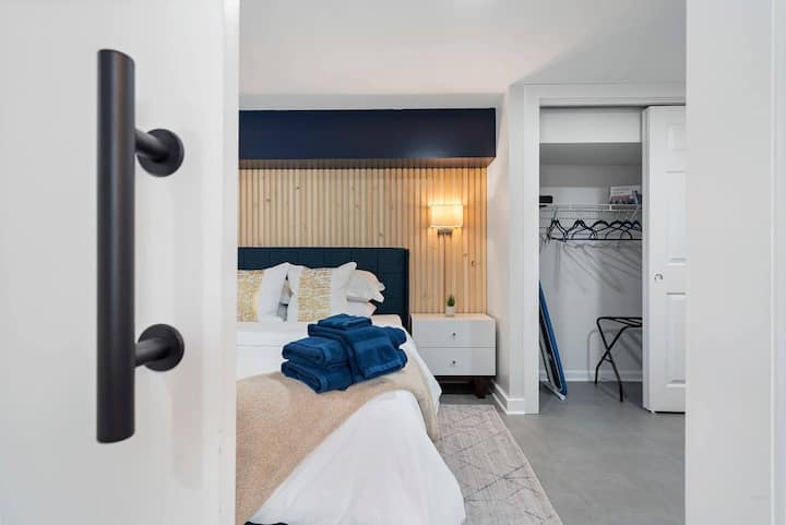 Marietta Square Suites - Suite2 - Modern Apartment - Marietta, GA