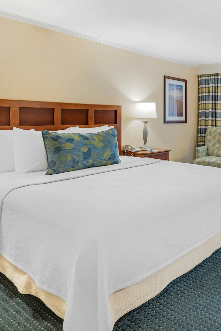 An Easy Walk To The Beach & Local Dining - Ogunquit, ME