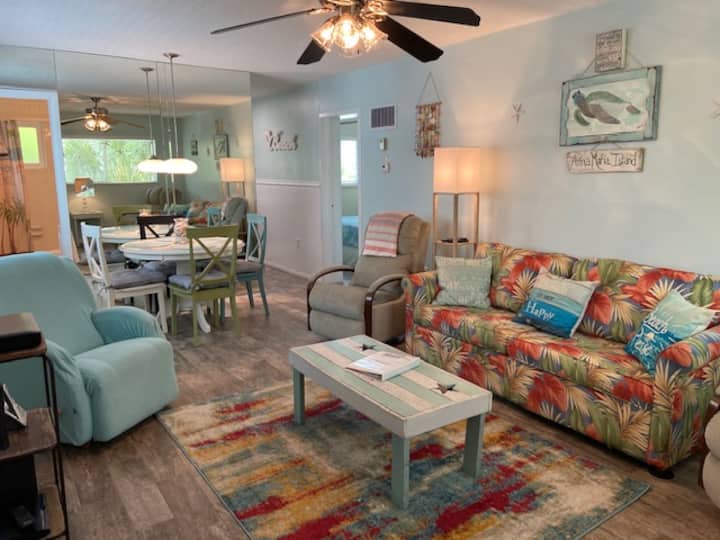 Lay-z Liv-n #8 - Beach Steps Away And Pool - Bradenton Beach, FL