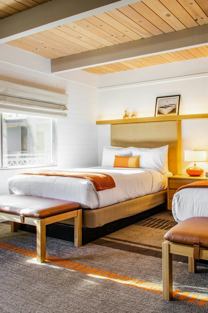 Fab Outdoor Living Space & Spa Garden - Calistoga, CA