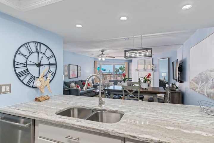 Gulf View Condo With Pool Access - Madeira Beach, FL