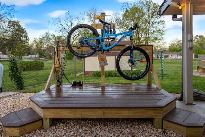 Nwa Retro Oasis Min To Beaver Lake & Trails - Lowell, AR