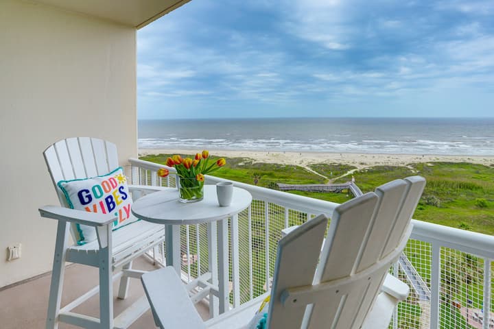 Pool & Beach Access: Oceanfront Galveston Condo - Aquarium At Moody Gardens, Galveston