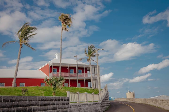 West End Spacious Gem | Sleeps 9* - Bermuda