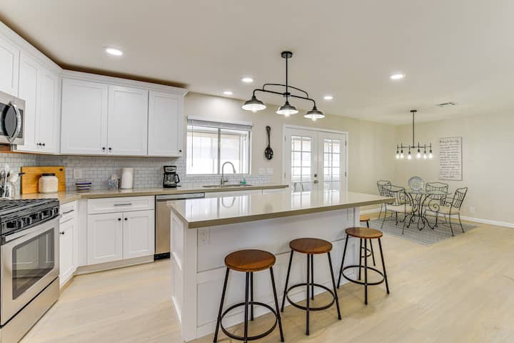 Updated Sun Lakes Home W/ Grill < 1 Mi To Golf - Sun Lakes, AZ