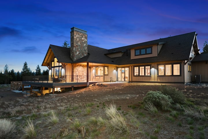 Sisters Lodge Has Three Suites, Views, Hot Tub! - Sisters, OR