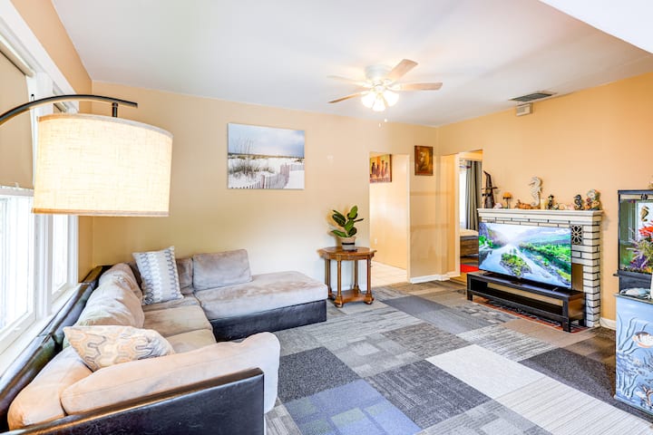 19 Mi To Disney World: Bright Haines City Getaway! - Haines City, FL