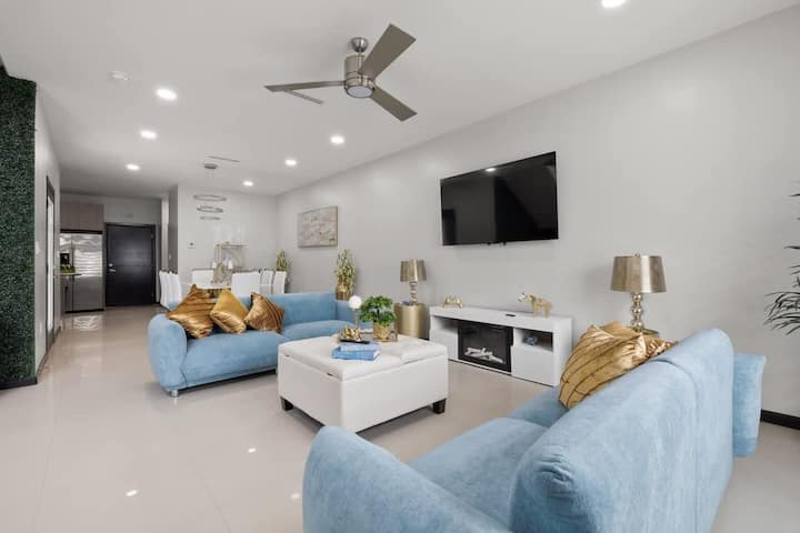 Oro Azul Townhome: Where Luxury Meets Comfort - McAllen