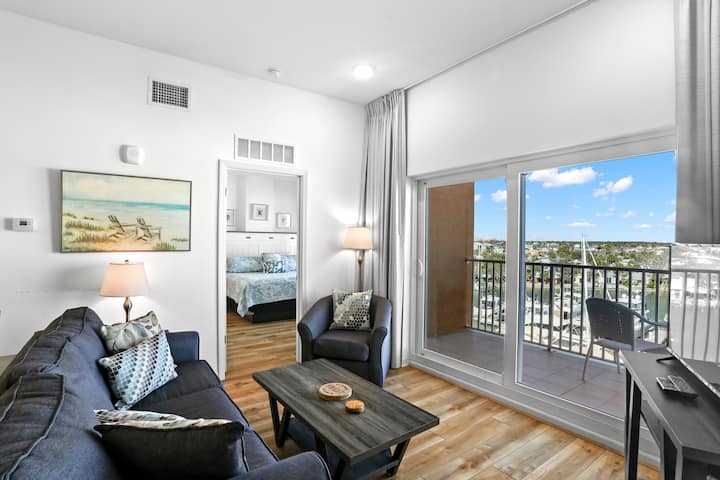 New Listing! Spacious Madeira Bay 1501 W Balcony - Madeira Beach