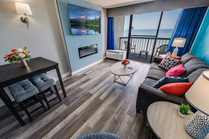 Newly Remodeled, Direct Oceanfront & Heated Pools! -