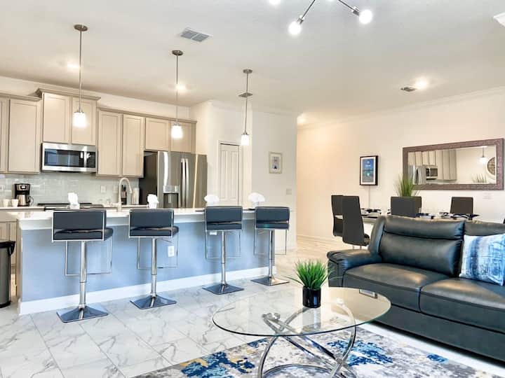 Luxury 4 Bedroom 3 Bath Pool Home 264 - Kissimmee, FL