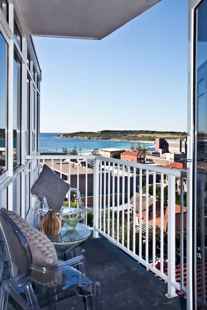 Seaside Serenity Stunning Beach Views In Maroubra - Sydney