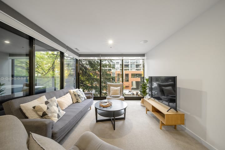 Chic Inner-city 2-bed Abode With Pool, Gym & Sauna - Canberra