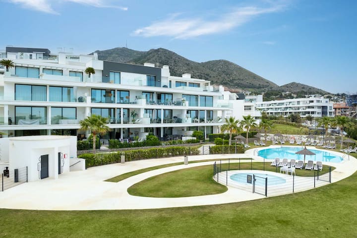 Higueron Blue Skyline View By Alfresco Stays - 豐希羅拉
