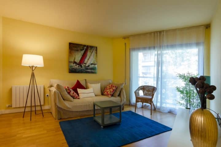 Práctico Apartamento Con Aparcamiento Privado - Girona