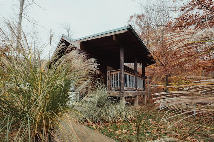 The Escape | Cabin W/ Hot Tub Near Hocking Hills - Hocking Hills State Park, OH