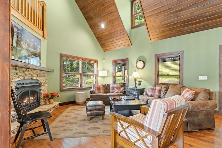 Mountain Cabin On Quiet Property - Boone, NC