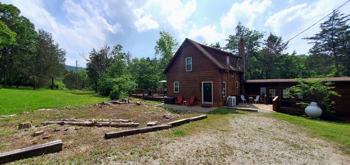 Farmhouse Unit A - Eureka Springs, AR