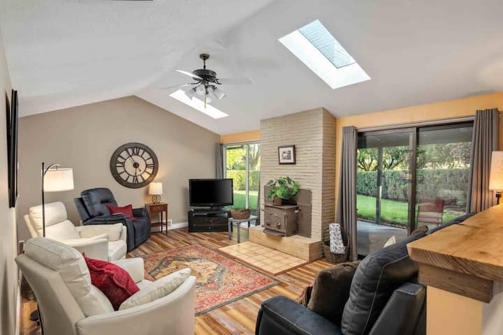 Incredible Singe Level Layout W/ Immaculate Fenced - Hillsboro, OR