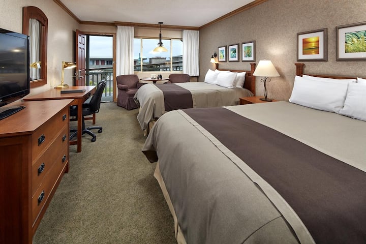 Enjoy Ocean Breezes | 3 Units | Free Parking - Cambria, CA