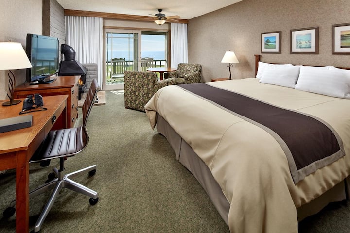 Best Place To Unwind! Outdoor Pools, Free Parking! - Cambria, CA