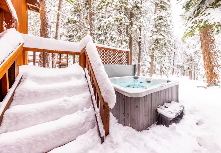 Mountain Luxury: Hot Tub, Games, Views & Ev - Truckee, CA