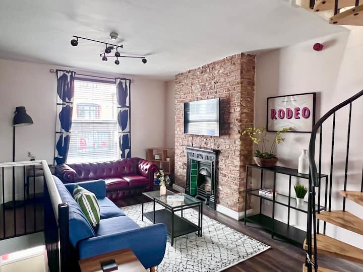 Stylish And Central - 2 Bed, Sleeps 4 - Liverpool