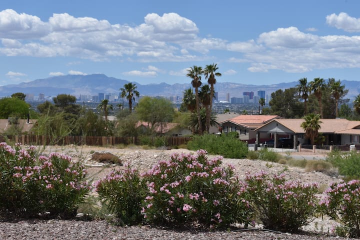 King Pools/gym($3)3miles 1story By Nellis, Casita - Lake Las Vegas, NV