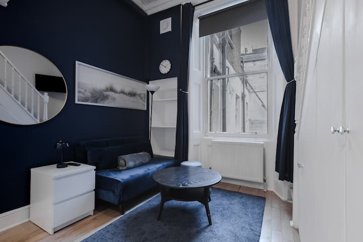 Triple Mezzanine Studio Paddington London D5 - London