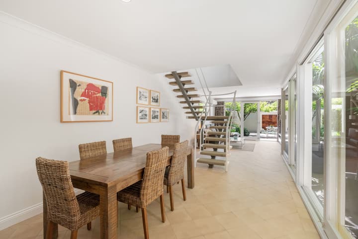 Terrace Home On A Leafy Tree-lined Street - 시드니