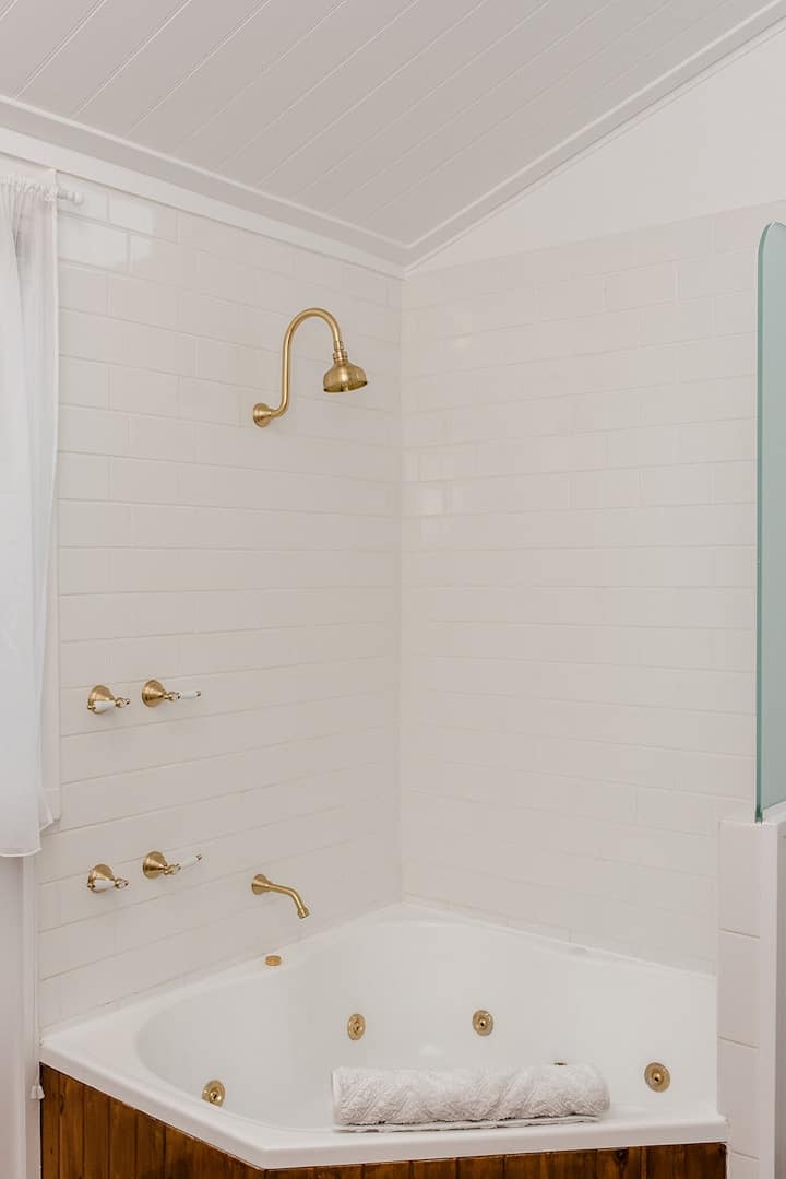 Sterling - King With Spa Ensuite - Rutherglen