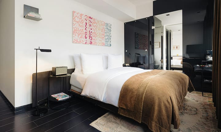 Twin Room At Sir Albert Hotel - Amsterdam