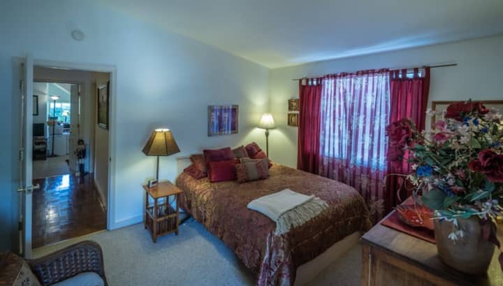Double Room-ensuite-standard-the Red Room - Hermann, MO