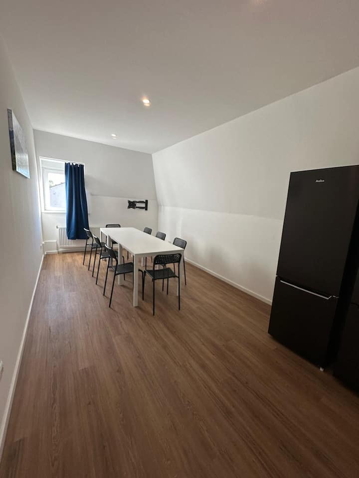 Modernisierte 6 Zimmer Wohnung - Frankfurt nad Menem