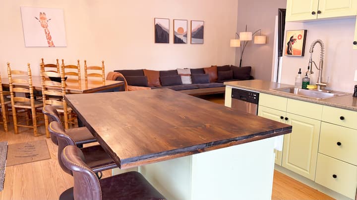 Kingstonstays | Neighbourhood Large Loft | Parking - Kingston, Canada