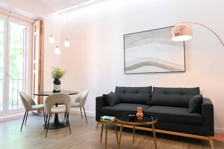 Céntrico Y Luminoso Estudio Temporal En Madrid - Madryt