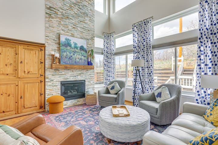 Furnished Deck, Mountain View: Castle Rock Home! - Castle Rock, CO