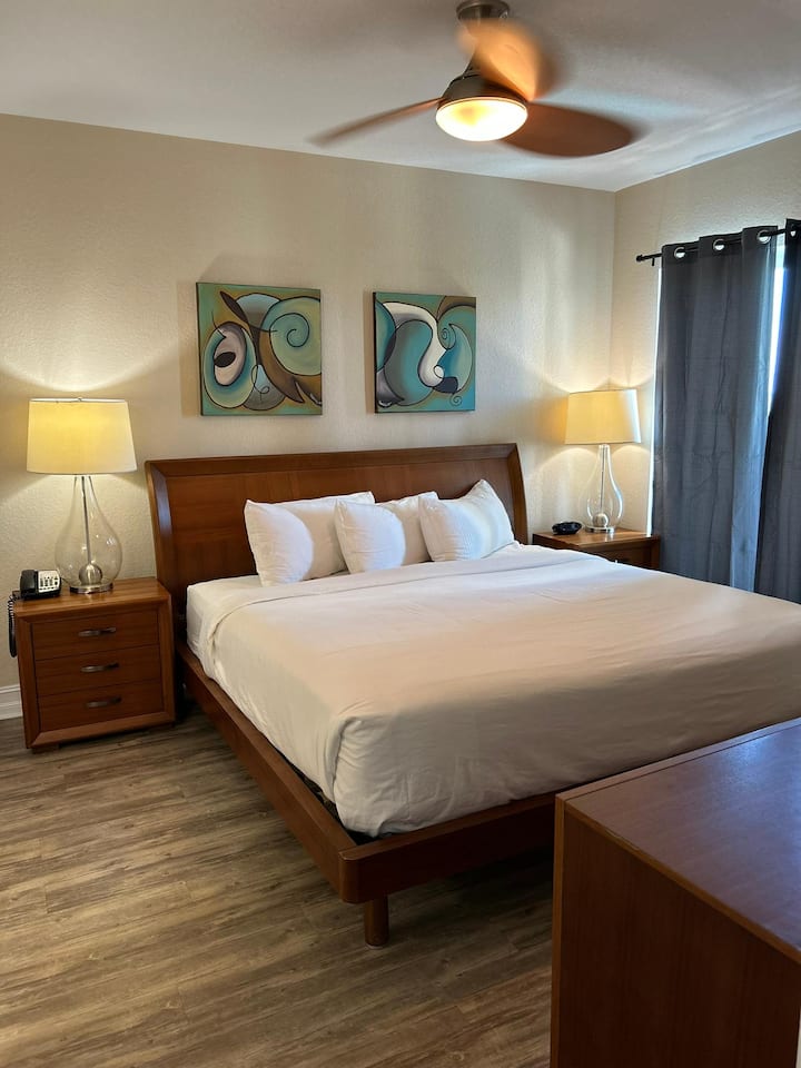 Family-friendly 2br Condo With Pool Access - Treasure Island, FL