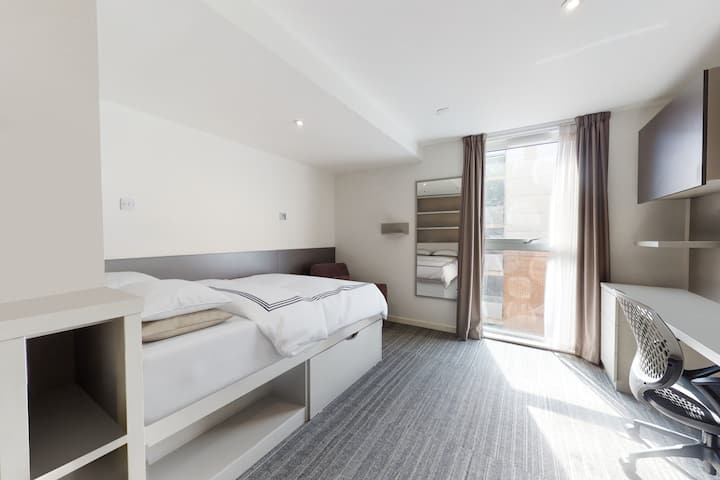 Student Only Silver Studio Near City Point London - Coventry