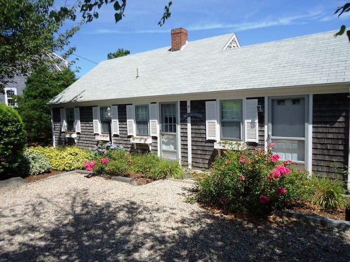 Mooncusser Cottage On Taylor's Pond - Chatham, MA