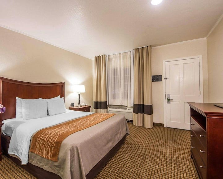 Laid-back Find A Mile From Downtown Monterey - Big Sur, CA