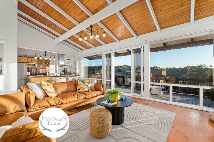 Captivating Vista Retreat Exquisite Holiday Haven - Adelaide