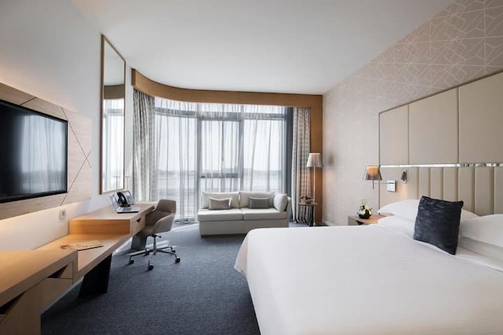 Large Corner Room Near Abu Dhabi Exhibition Centre - Abu Dhabi