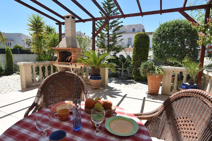 Charmante Maison De Vacances Avec Un Jardin Luxuri - Roses