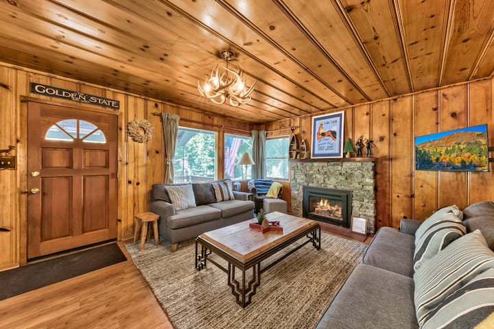 Classic Lower Tahoe Park Cabin! - Tahoe City, CA