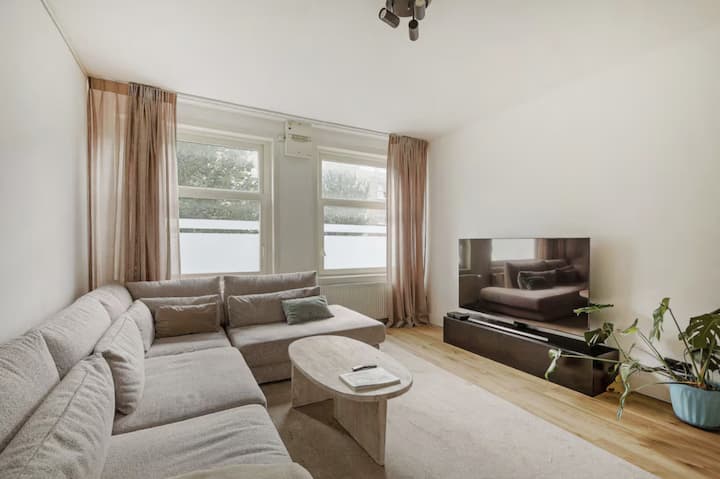 Stylish 2br Apartment + Balcony In Amsterdam-zuid - Diemen