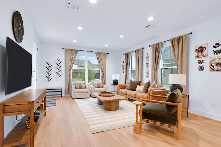 Chic Modern Farm Haus - Minutes To Everything - New Braunfels, TX
